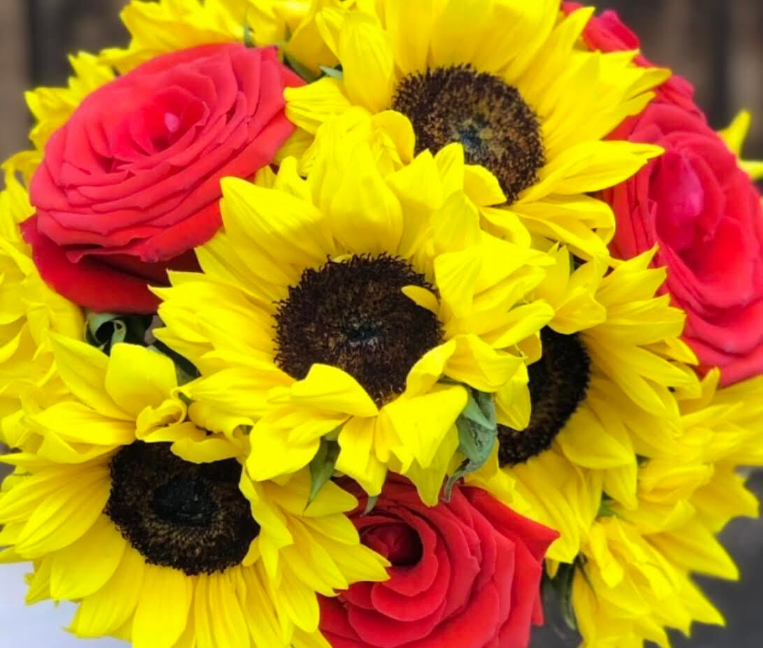 Flowers for the Funeral of Alton Dee Powell | Trophy Blooms